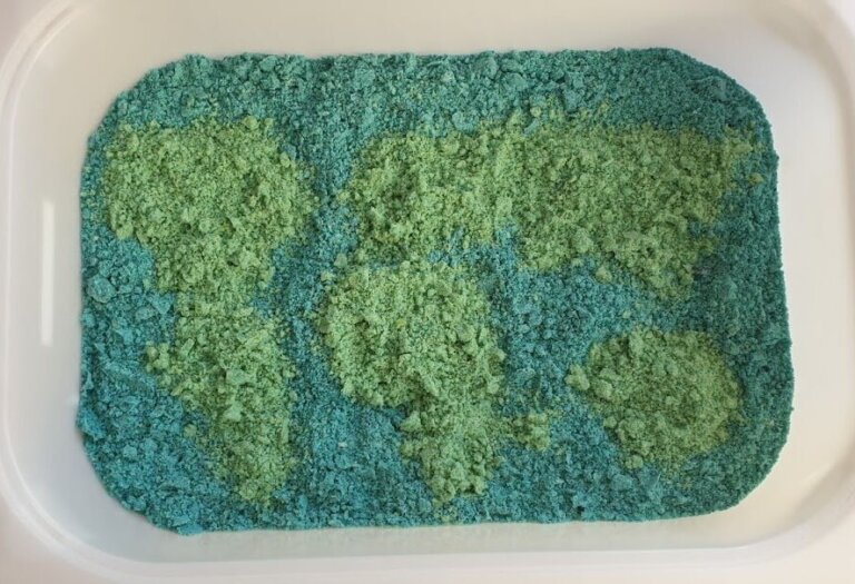 Hjemmelavet og tastesafe magisk sand - Kriblekongen